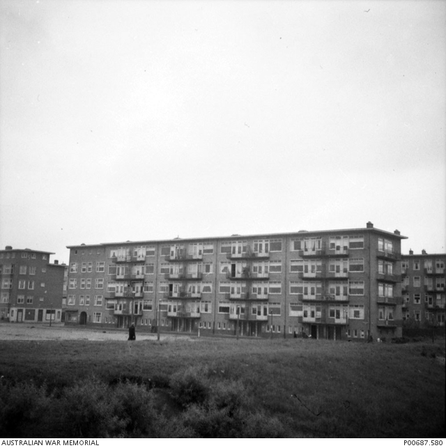AMSTERDAM, HOLLAND, 1945-05. BLOCKS OF FLATS (139.5) (PHOTOGRAPHER: C ...