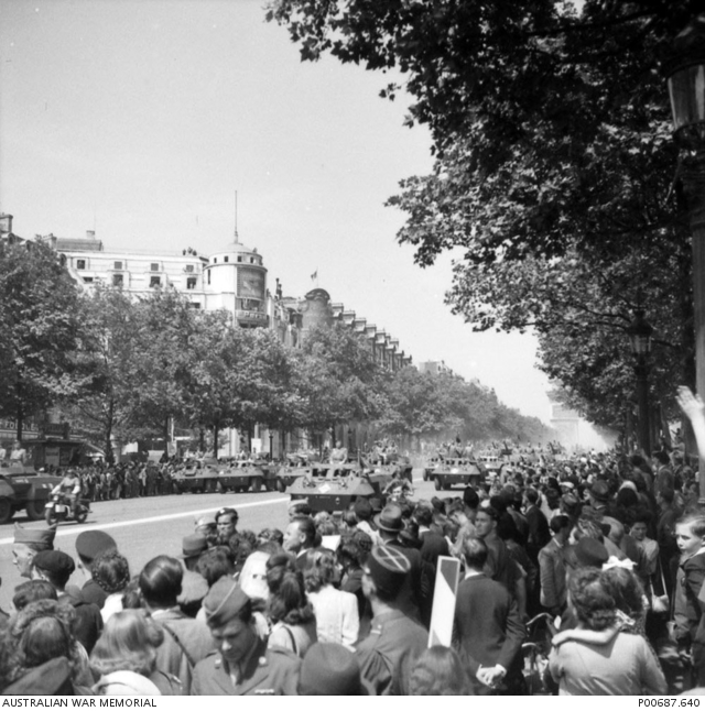 PARIS, FRANCE, 1945-06-18. CROWDS WATCH REVIEW OF ALLIED TROOPS IN ...
