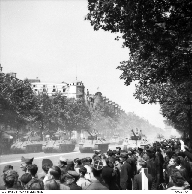 PARIS, FRANCE, 1945-06-18. CROWDS WATCH TROOP REVIEW IN CHAMPS ELYSEES ...