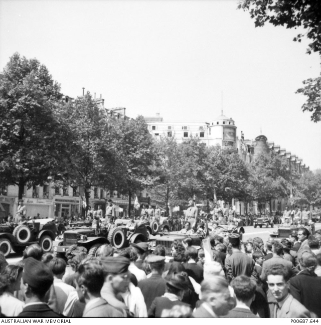 PARIS, FRANCE, 1945-06-18. JEEPS PASSING CROWD WATCHING TROOP REVIEW ...