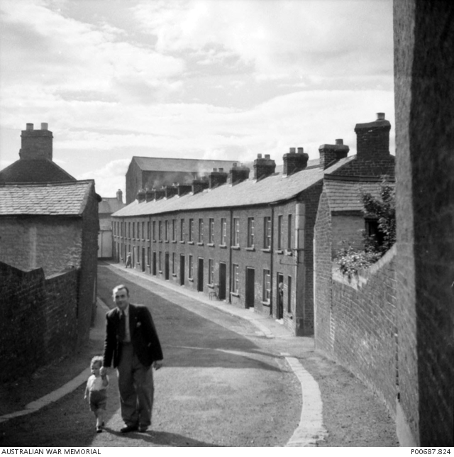 PORTADOWN, IRELAND, 1945-08. SINGLE FRONTED, DOUBLE STOREY WORKERS ...