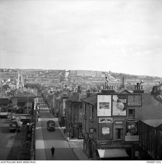 BRIGHTON, ENGLAND, 1945-09. PART OF BRIGHTON LOOKING FROM THE RAILWAY ...