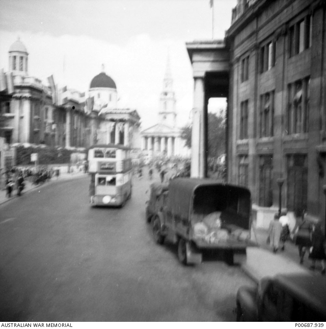 LONDON, ENGLAND, 1945-09. STREET SCENES IN LONDON TAKEN FROM MOVING BUS ...