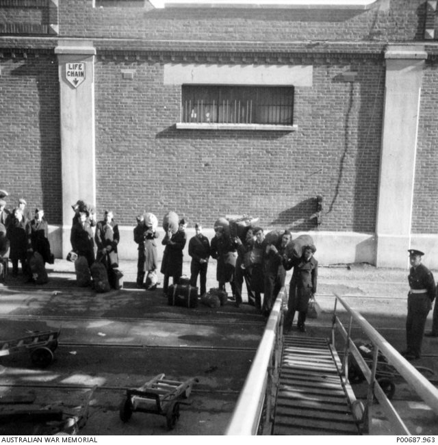 SOUTHAMPTON, ENGLAND, 1945-09. QUEUEING UP AND BOARDING HMT ANDES ...