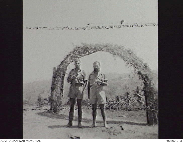 PORTUGUESE TIMOR. 1942. TWO MEMBERS OF THE 2/2ND INDEPENDENT COMPANY IN ...