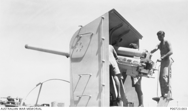 FORECASTLE GUN ON HMAS PIRIE C 1945. DONOR: G.D. DAVIS | Australian War ...