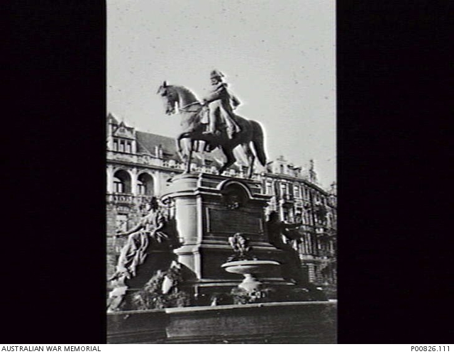 COLOGNE, GERMANY. C. 1918-12. A HORSEBACK STATUE OF KAISER WILHELM I ON ...