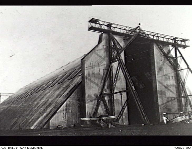 FORT COGNELEE, BELGIUM. 1918-11. A GERMAN ZEPPELIN SHED WITH ALLIED ...