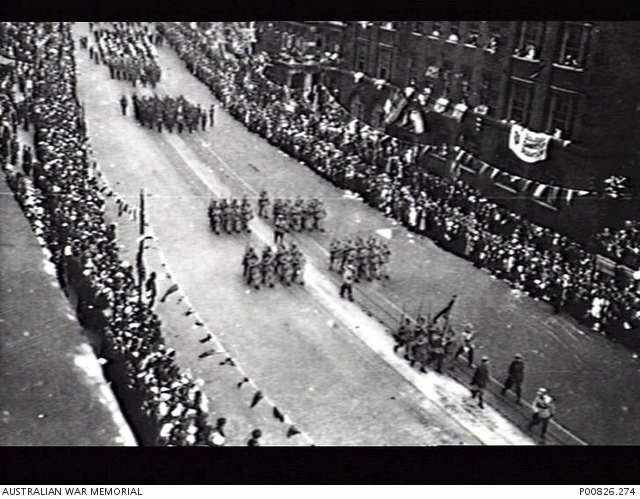 LONDON, ENGLAND. 1919-07-19. SMALL GROUPS OF ALLIED SERVICE PERSONNEL ...