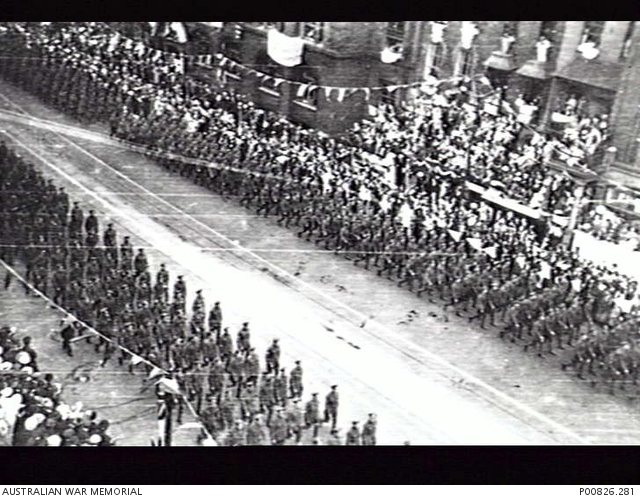 LONDON, ENGLAND. 1919-07-19. BRITISH TROOPS PASSING IN A PEACE DAY ...