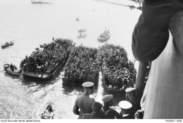 Port Said, Egypt. 1915-12. Reinforcement troops of 5th Battalion ...