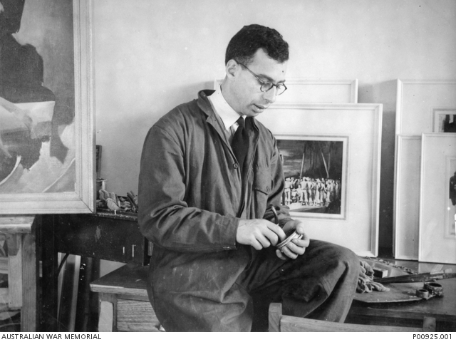 MELBOURNE, VIC. C 1946. WAR ARTIST HAROLD FREEDMAN PICTURED IN HIS ...