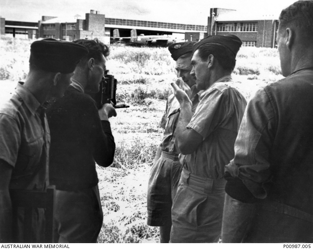Participants in No. 6 Photographers Course, RAAF, testing a camera in ...