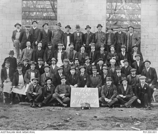 KIDBROOKE, ENGLAND, 1918. GROUP PORTRAIT OF AUSTRALIAN VOLUNTEER ...