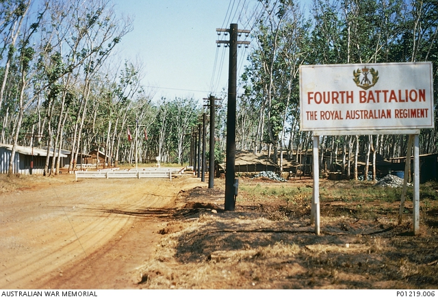 NUI DAT, SOUTH VIETNAM. 1968. ENTRANCE TO THE HEADQUARTERS AREA OF 4TH ...