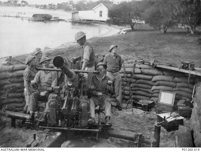 PERTH, WA. 1942. ONE OF THE BOFORS 40MM/36 GUNS OF 8 BATTERY, 2/3RD ...