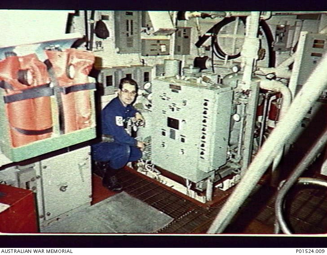 PERSIAN GULF. 1990-12. PETTY OFFICER MARINE TECHNICAL HULL (SHIPWRIGHT ...