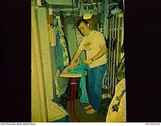 PERSIAN GULF. 1990-12. PETTY OFFICER MARINE TECHNICAL HULL (SHIPWRIGHT ...