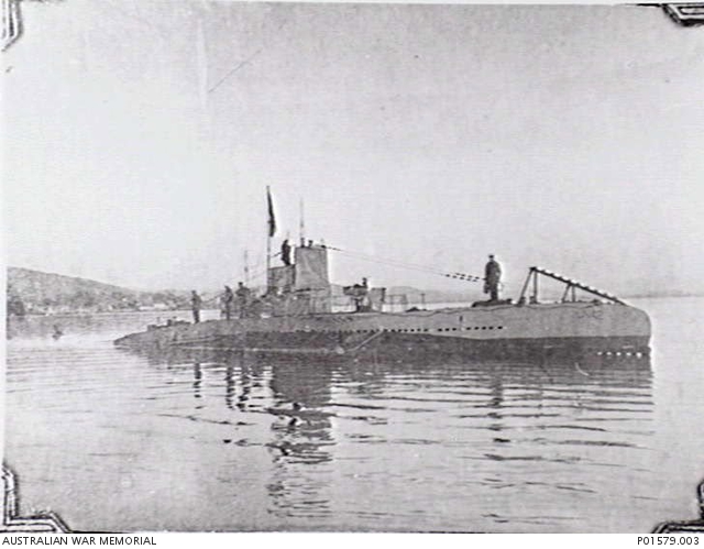 HM `D' CLASS SUBMARINE UN42 FITTED WITH NET CUTTERS ON THE BOWS ...