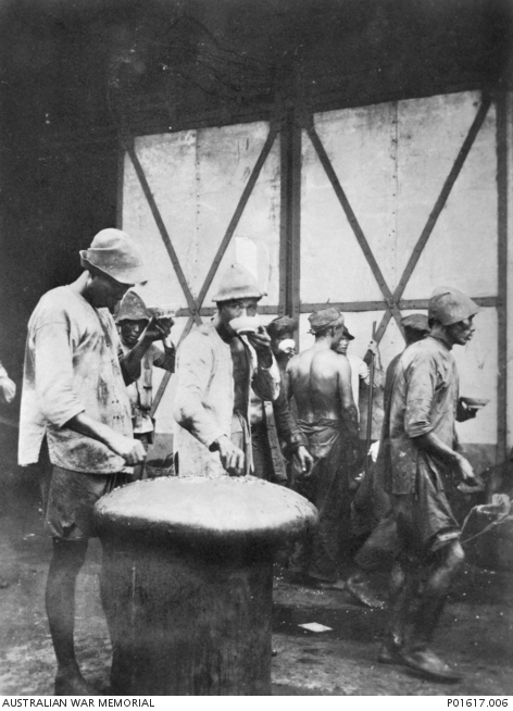 SINGAPORE, 1925. CHINESE LABOURERS EMPLOYED TO COAL HMAS SYDNEY. (DONOR ...