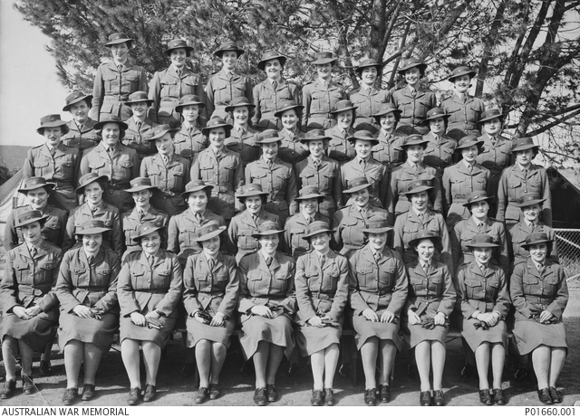 BUSHMEAD, WA, 1943-08. GROUP PORTRAIT OF MEMBERS OF THE AUSTRALIAN ...
