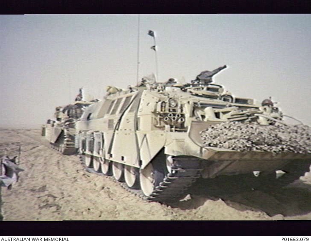 KUWAIT, 1991-03-06. A CHALLENGER ARMOURED REPAIR AND RECOVERY VEHICLE ...