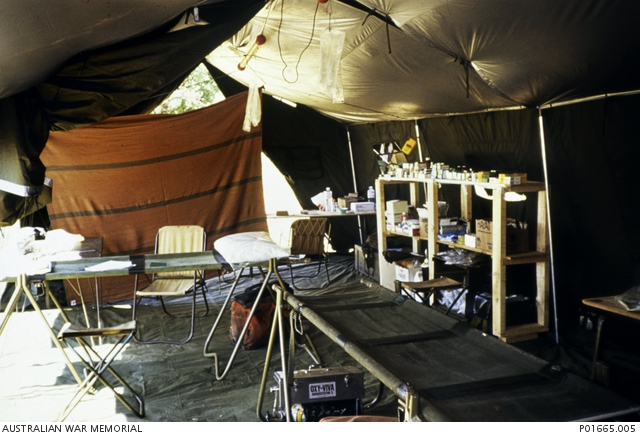 GIRIPIT, NORTHERN IRAQ. 1991-06. THE REGIMENTAL AID POST AT THE BASE ...