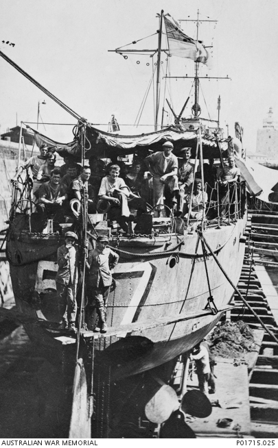 MEMBERS OF THE SHIP'S COMPANY OF THE TORPEDO BOAT DESTROYER HMAS ...