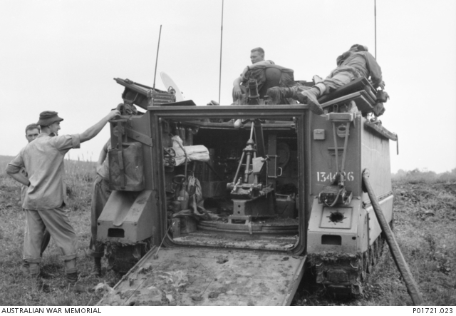 MEMBERS OF THE 7TH BATTALION, THE ROYAL AUSTRALIAN REGIMENT (7RAR ...