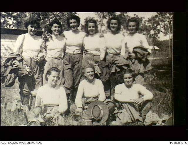 Group portrait of members of the Australian Women's Army Service (AWAS ...