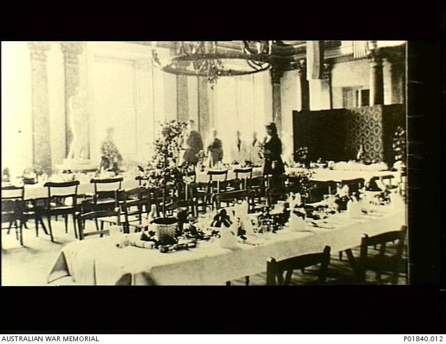 Cobham Hall, England. 1917-12-25. Interior of a dining room of the ...