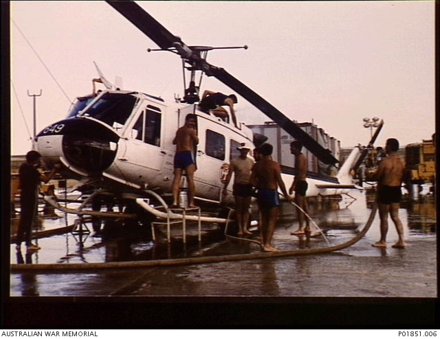 El Gorah, Sinai, Egypt. c. 1985. Australian servicemen from the Royal ...