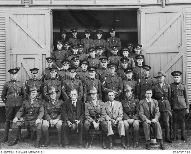 Group portrait of members of 41 Battalion AMF (The Byron Regiment ...