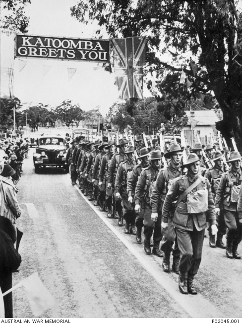 Katoomba, NSW. c.1940. Members of an Australian Infantry Brigade march ...