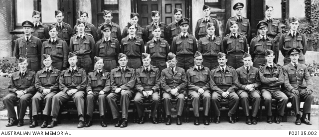 Group portrait of No. 64 Flying Instructors Course at 7 Flying ...