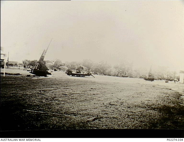Darwin, NT. 1940-11. 3.7 inch Anti-Aircraf Guns (left, centre distance ...