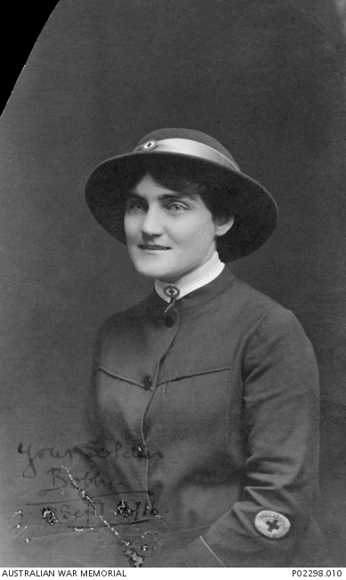 London. c. 1915. A portrait of Dorothy Ellena Duffy which was used for ...