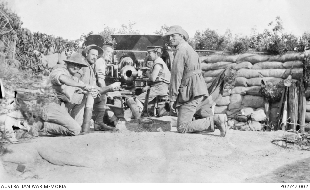 Gallipoli. 1915. A gun crew are preparing to load an eighteen pounder (18 pdr) field gun set up ...