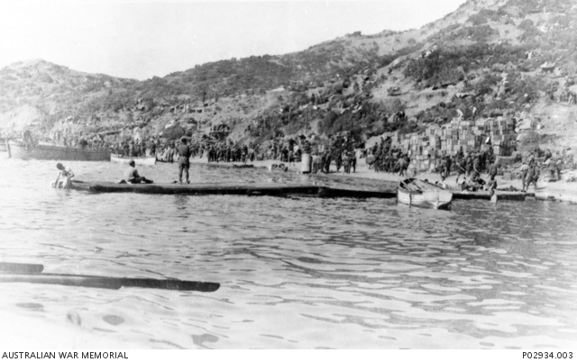 Anzac beach, Gallipoli Peninsula, Turkey. 1915. Soldiers bathing at the ...