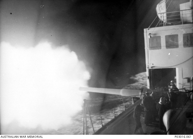 At sea. c. 1942. Gunnery crew of the Armed Merchant Cruiser (AMC), HMAS ...