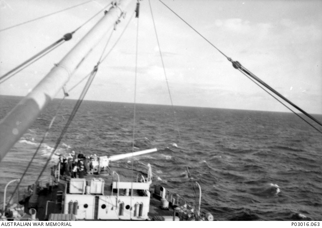 At sea. c. 1942. Gunnery crew of the Armed Merchant Cruiser (AMC), HMAS ...