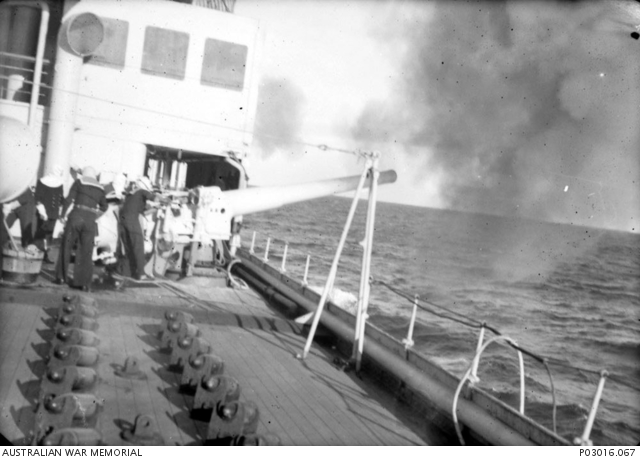 At sea. c. 1942. Gunnery crew of the Armed Merchant Cruiser (AMC), HMAS ...