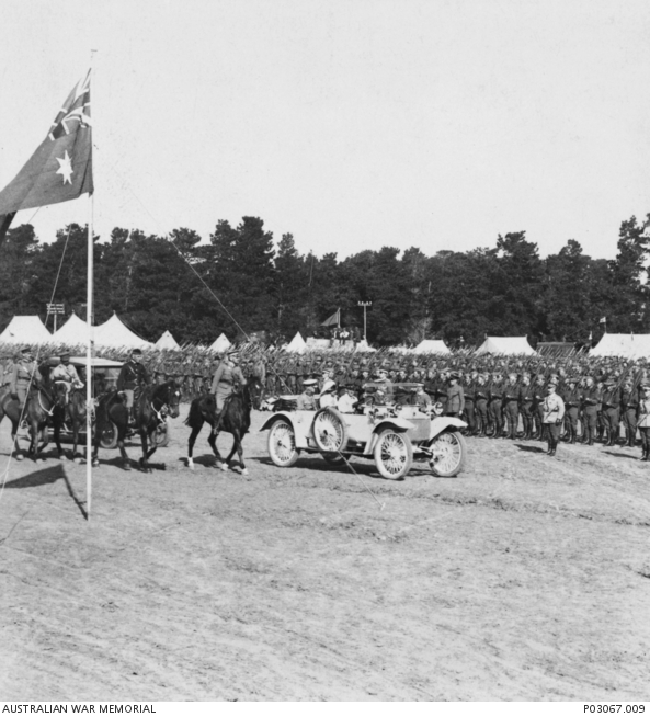 The Governor General, Sir Ronald Munro-Ferguson, and his wife arriving ...