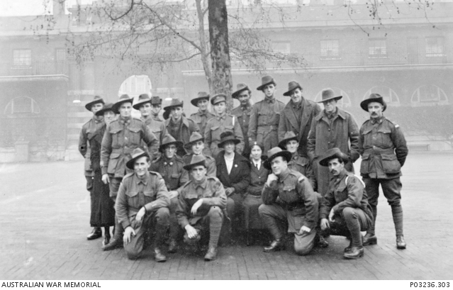 Group portrait of unidentified repatriated Australian Prisoners of War ...