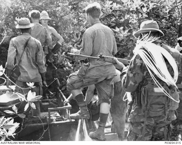 Unidentified RAN members of Clearance Diving Team 3 (CDT 3 ...