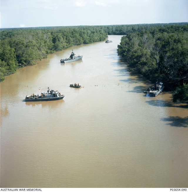 Aerial view of RAN Clearance Diving Team 3 (CDT3), USN and Army of the ...