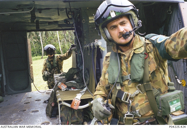 Australian helicopter crew from A Troop of 171 Operational Support ...