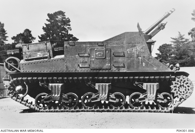 Right side view, with gun elevated, of the prototype SP 25-pdr Yeramba ...