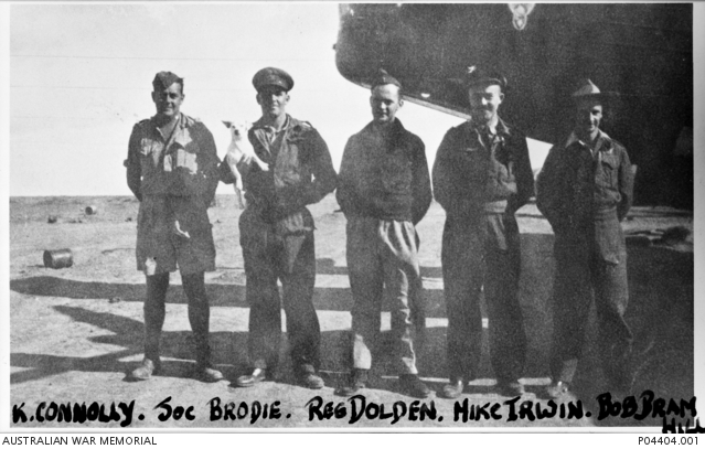 Group Portrait Of A Crew In Front Of A Wellington Bomber Of 40 Squadron