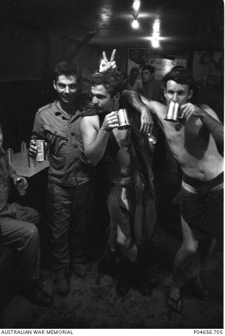 Normie Rowe’s last night in Vietnam in the boozer at 1st Australian ...